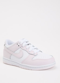 Nike Dunk Low sneaker van logo • Lichtroze • deBijenkorf.be