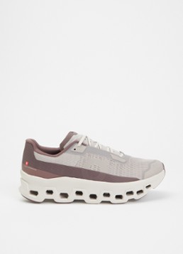 On Cloudmonster Void sportschoen van mesh met gebreid bovenwerk • Taupe ...