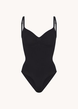 SKIMS Seamless Sculpt corrigerende body met plooidetail • Zwart ...