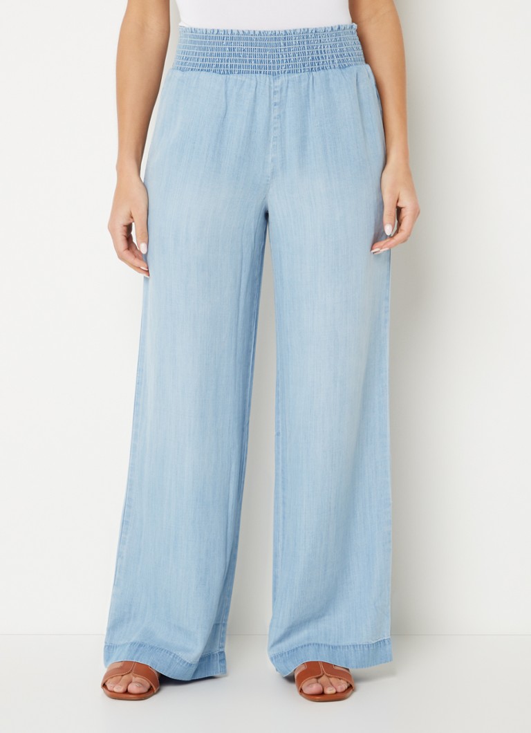 Bella Dahl High waist loose fit broek van chambray • Lichtblauw ...