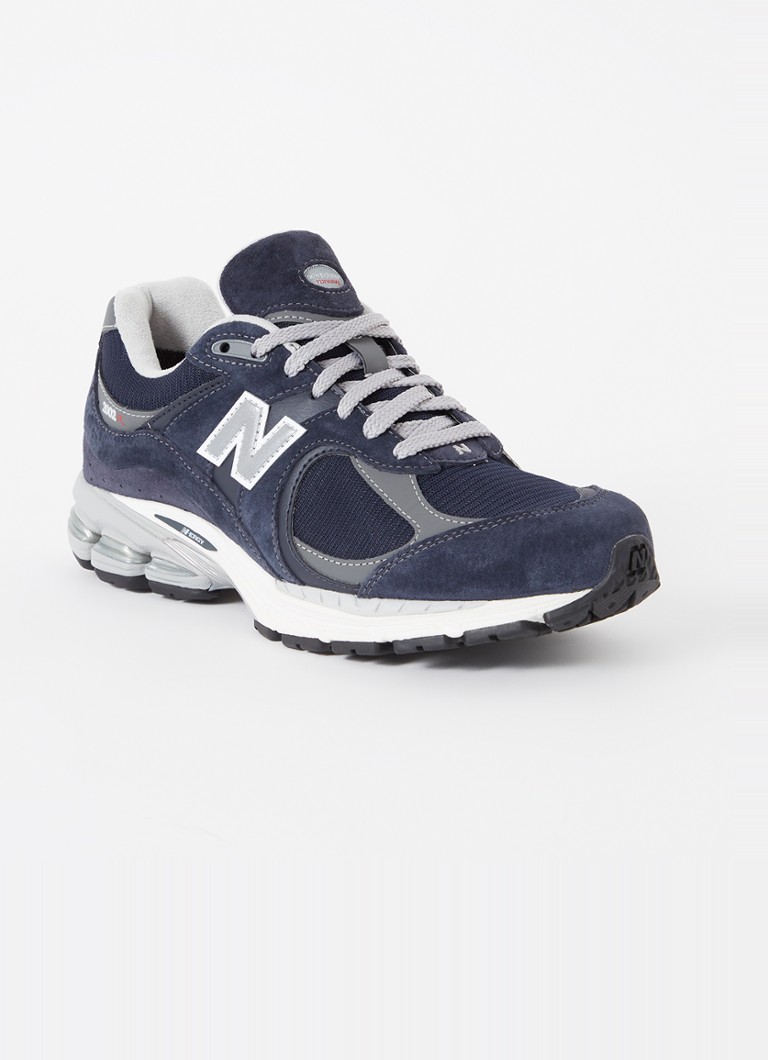 New Balance 2002R sneaker van suède met mesh details • Donkerblauw ...