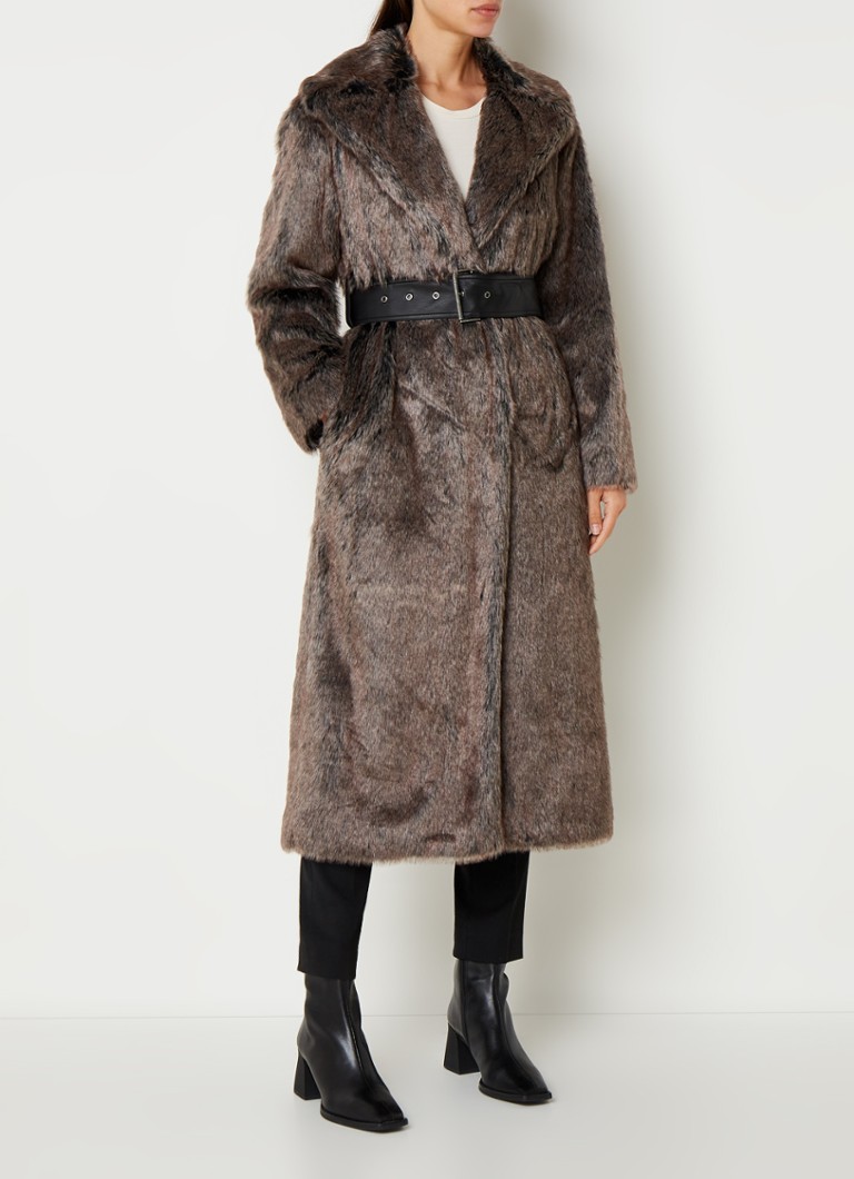 Ted Baker FAUX FUR LONGLINE BELTED COAT • Donkerbruin • deBijenkorf.be