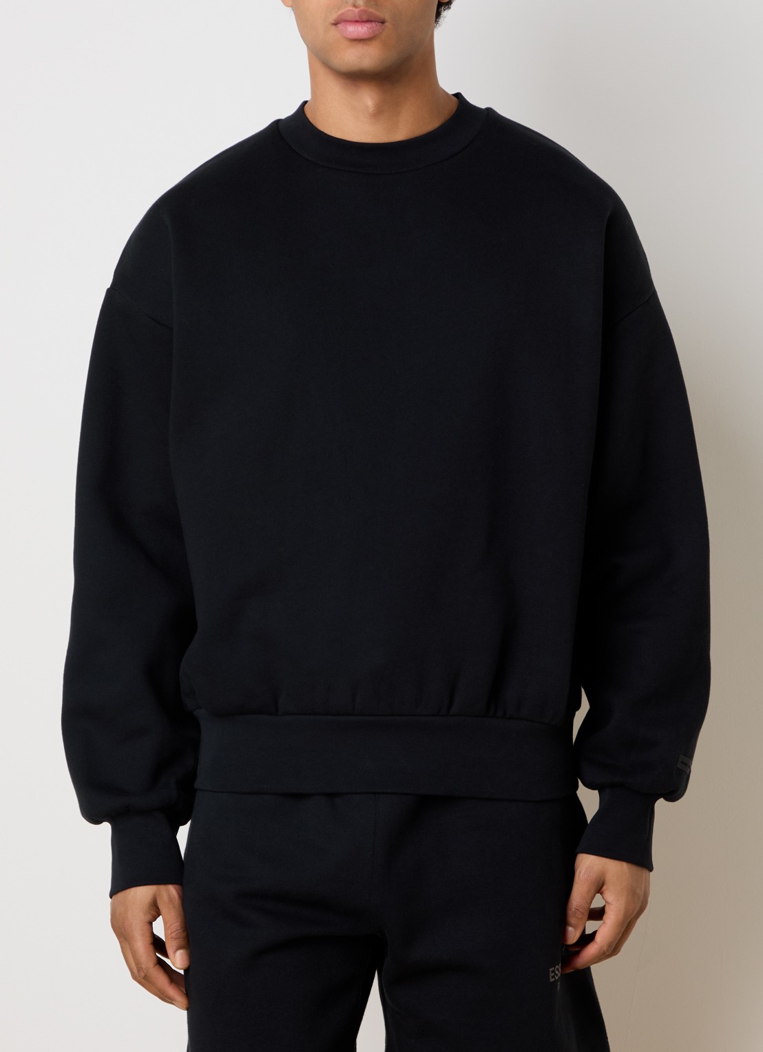 Fear of God Essentials Sweater met backprint • Zwart • deBijenkorf.be