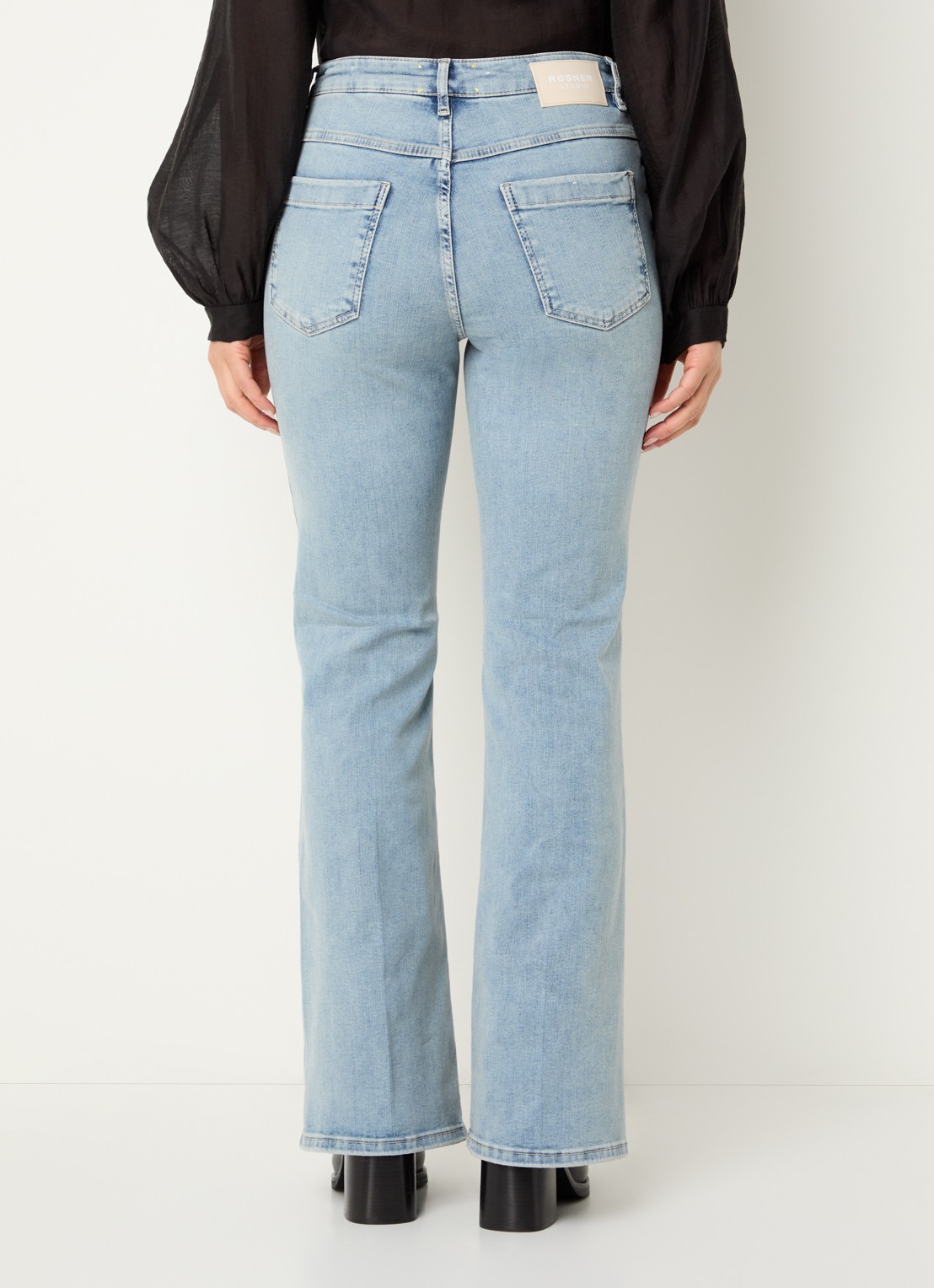 Rosner Studio Rosner mid waist flared jeans met lichte wassing ...